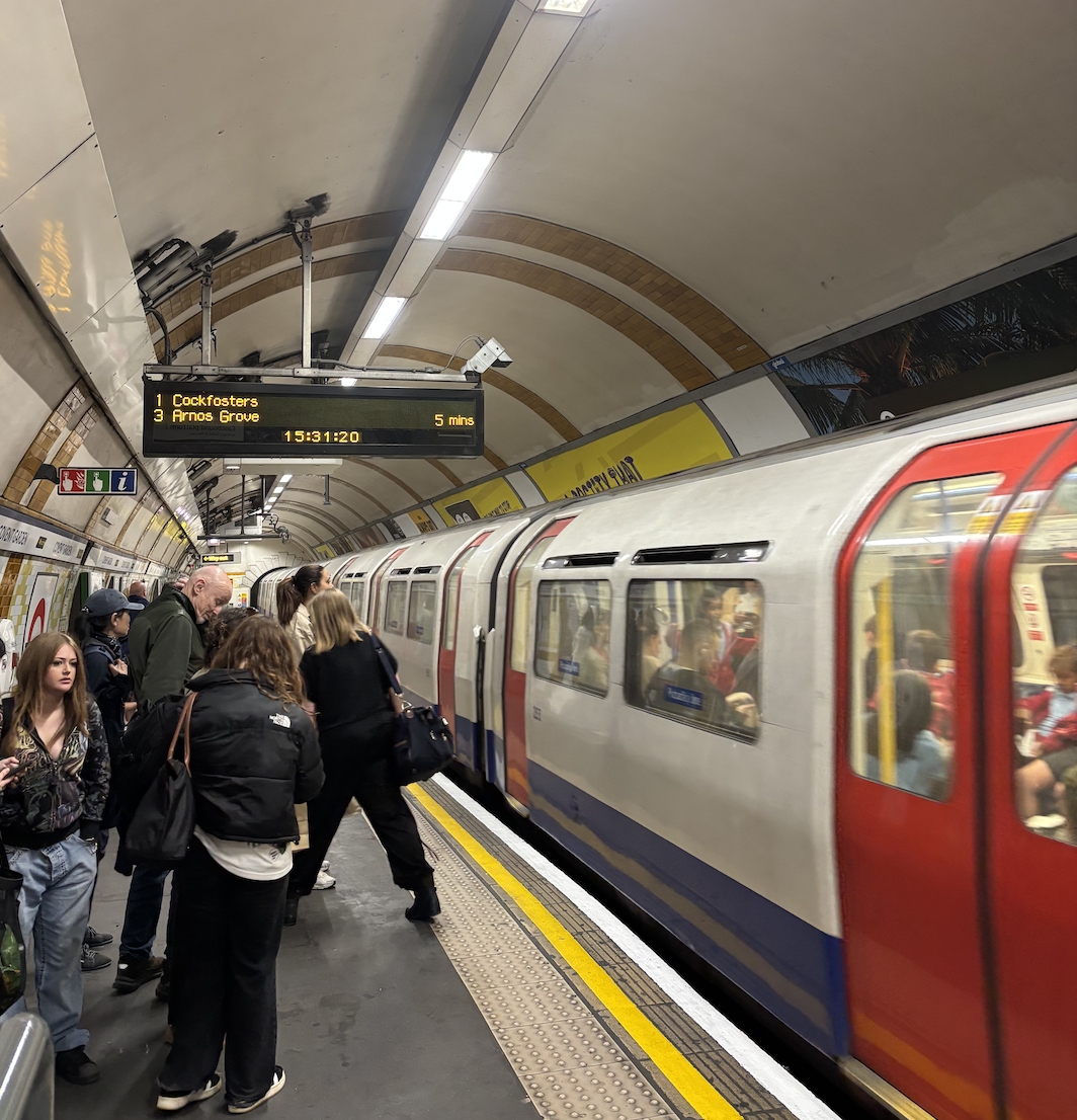 Ilaria’s Pub: The Tube – Theatre in London U of A